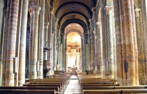 What is Romanesque Architecture? | Navilize
