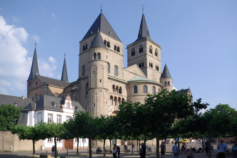 What is Romanesque Architecture? | Navilize